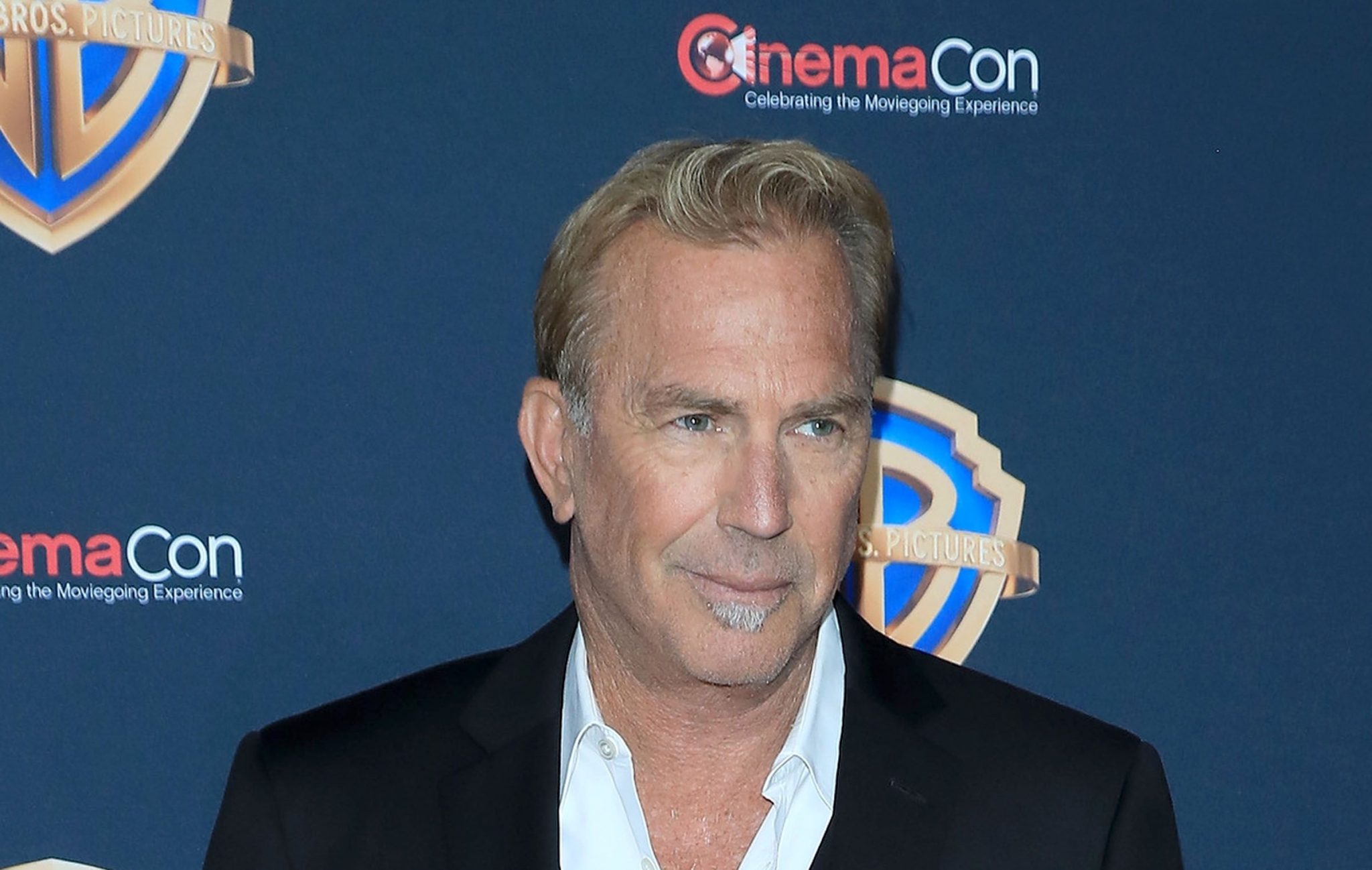 Kevin Costner Reveals He'll Never Forget 10-Minute Standing Ovation For ...